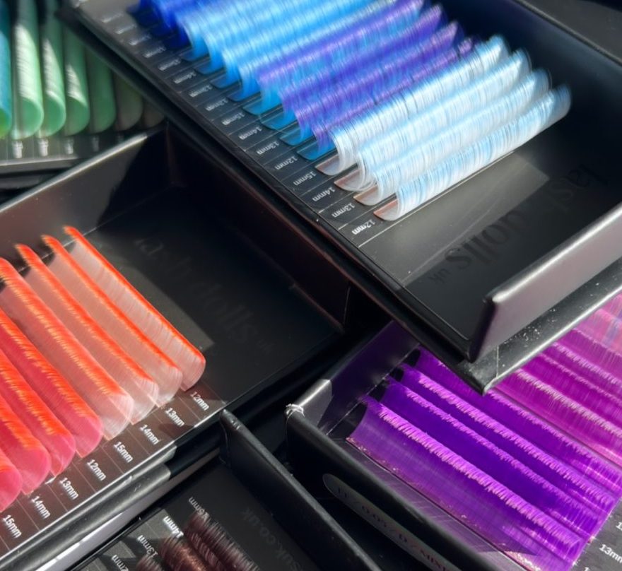 Lash Dolls UK Coloured Easy Fan Lash Extensions | LASH LEGACY